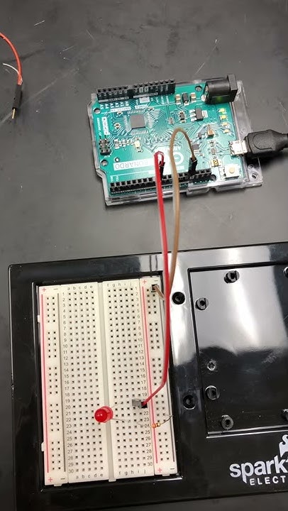 Alternating Blinking LEDs - YouTube