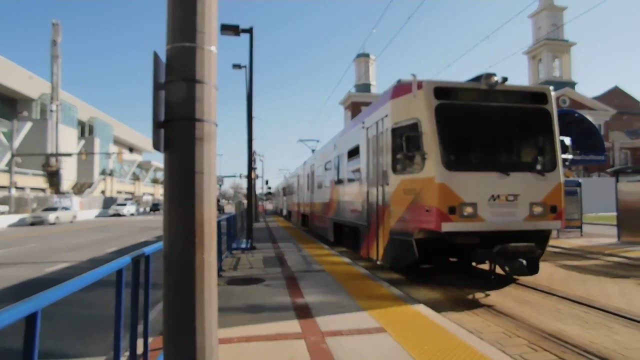 MTA Maryland: Baltimore Light Rail @ Convention Center - YouTube