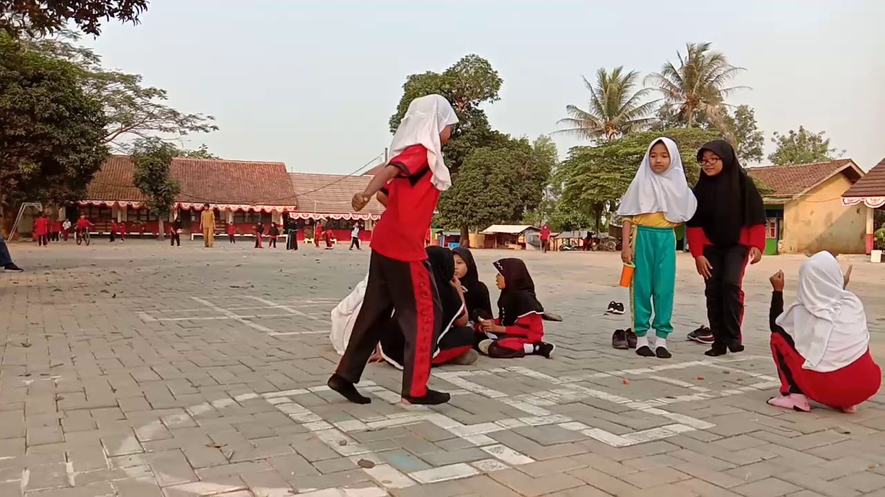 Permainan engklek - YouTube