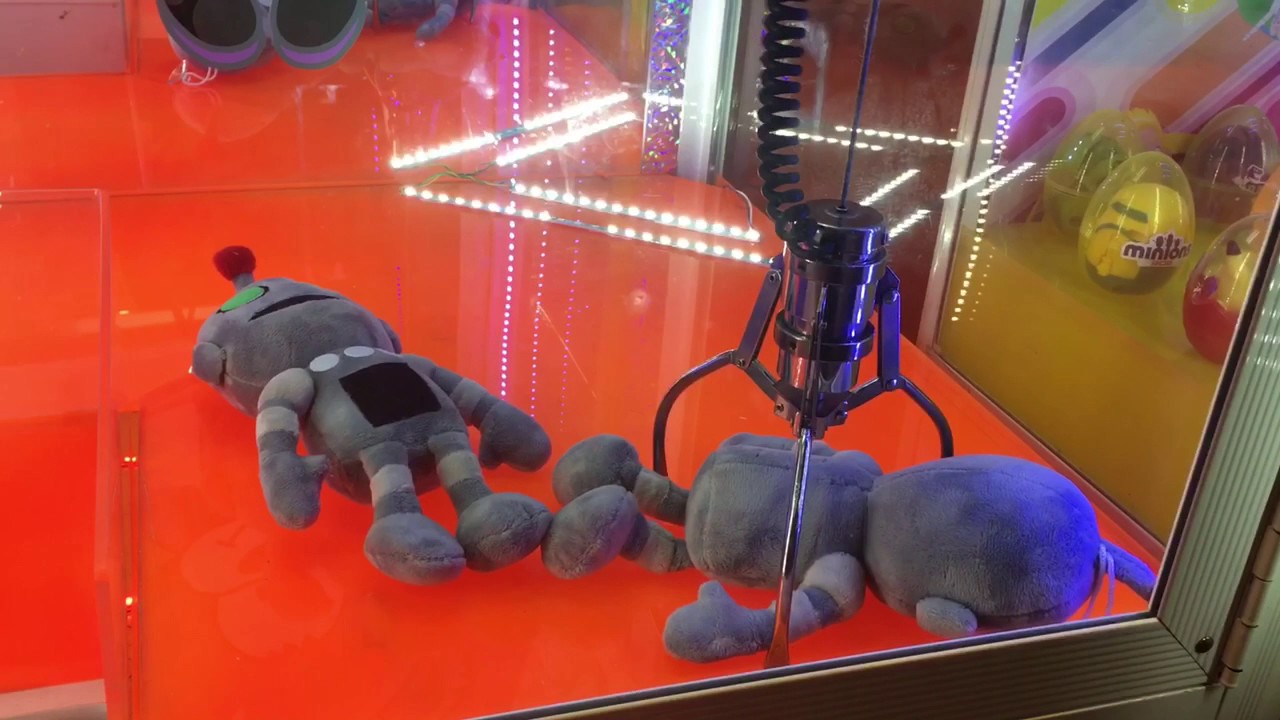 Toms world claw machine wins -clean out - YouTube