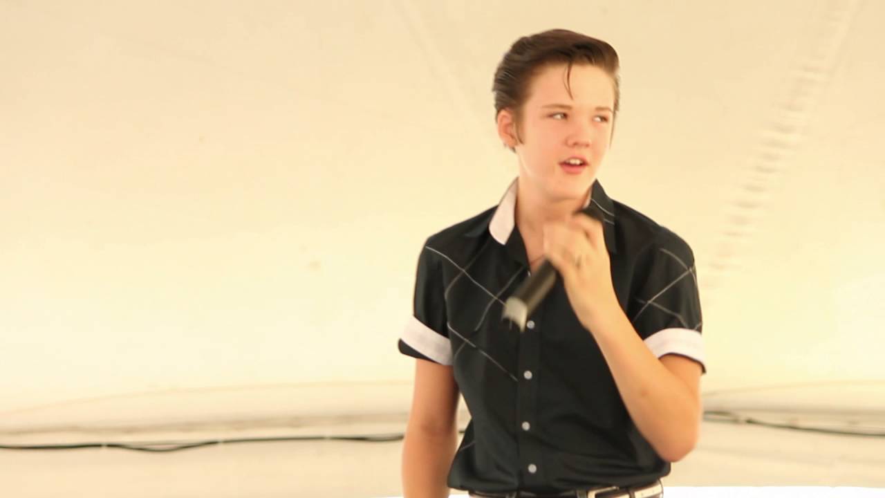 Lain Crew sings 'Blue Suede Shoes' Elvis Week 2016 - YouTube