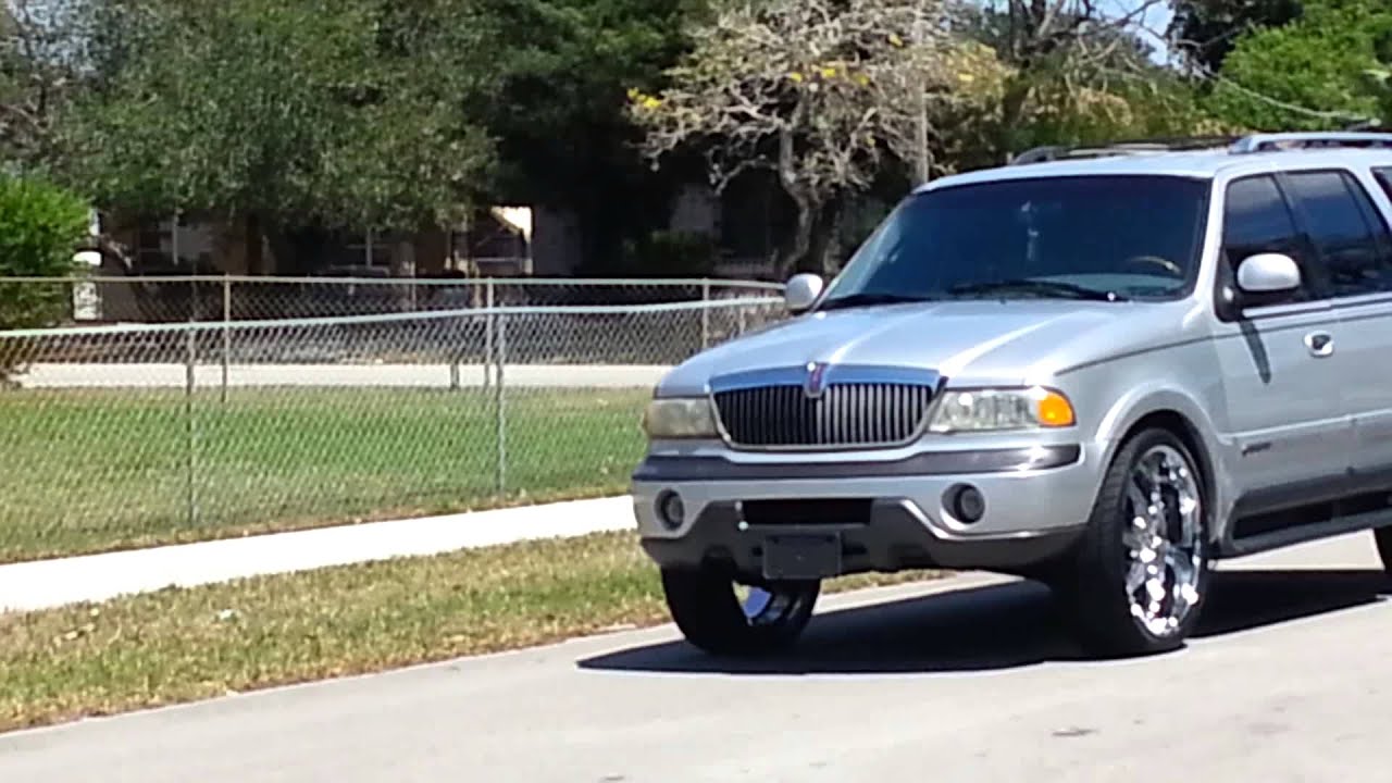 Lincoln Navigator sitting on 26's - YouTube