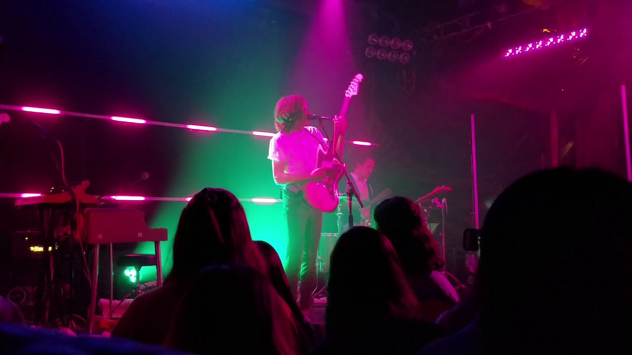 Half Alive - "Arrow" Live at the Troubadour - YouTube