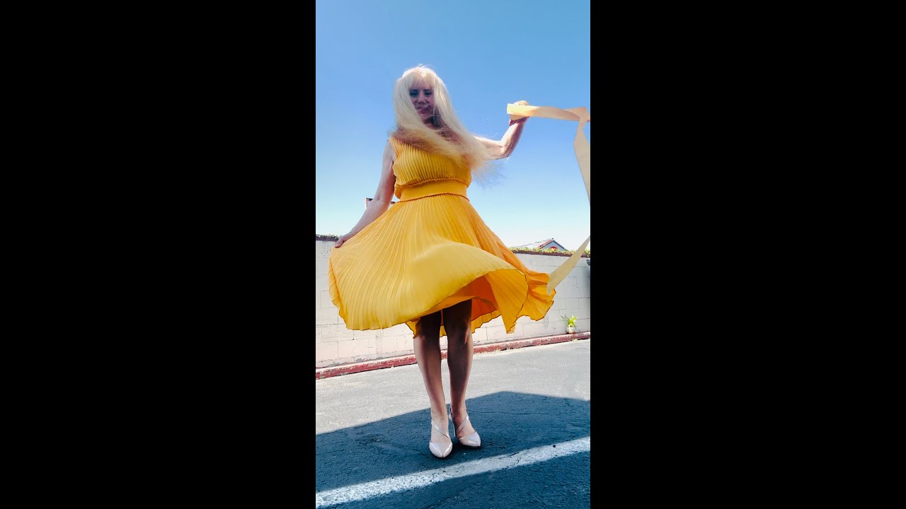 Orange pleated windy dress - YouTube