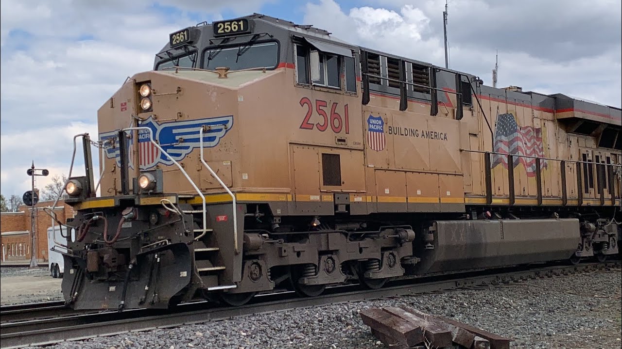 CSX I191-22 with UP 2561 Leading - YouTube