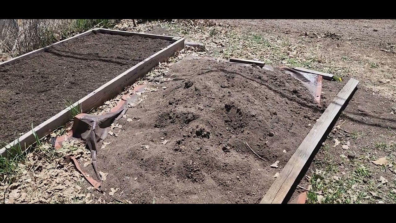 Garden Time/Trapping Dirt - YouTube