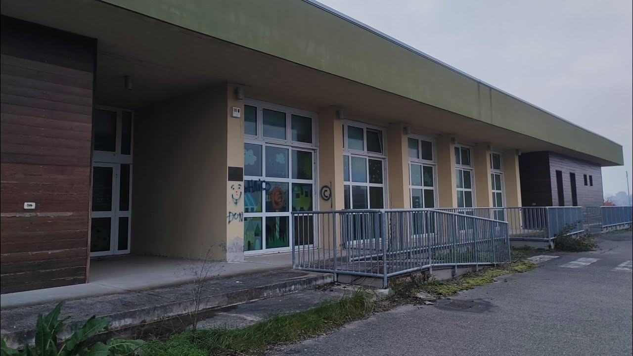 ESPLORO L'ASILO ABBANDONATO! DOVE AL SUO INTERNO, ASSURDO, È RIMASTO ...