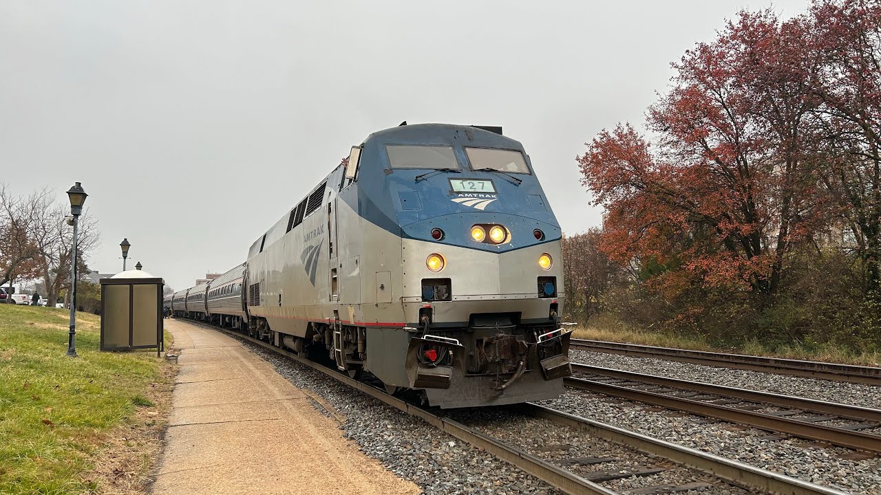 Amtrak Silver Star Train #91 and Regional Train #195 at Alexandria ...