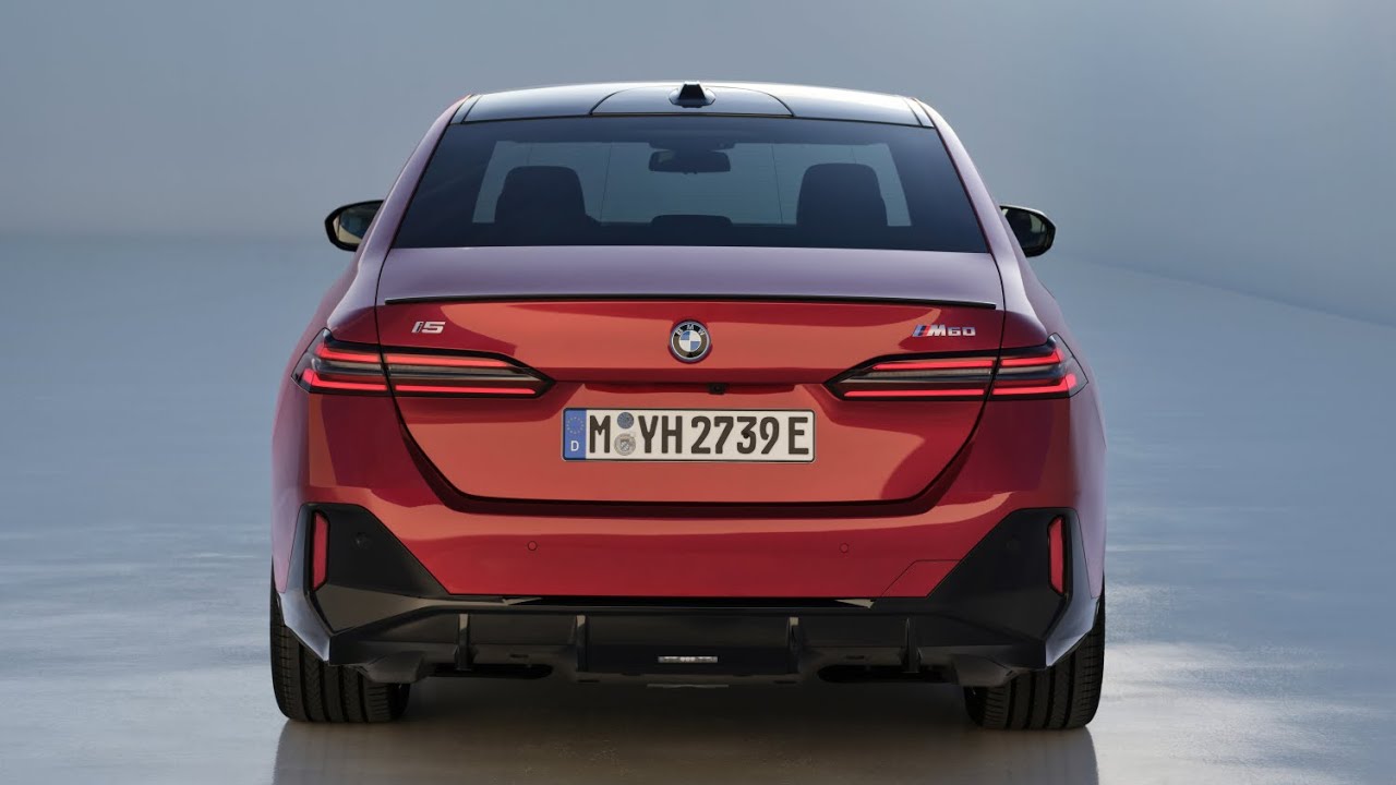 2024 BMW i5 M60 xDrive G60 in Fire Red Metallic - Exterieur - YouTube