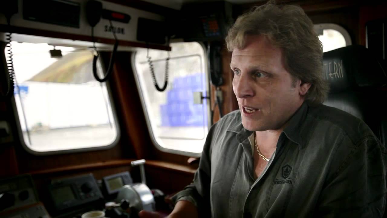 Sig Hansen uses FleetBroadband - Fishing - YouTube