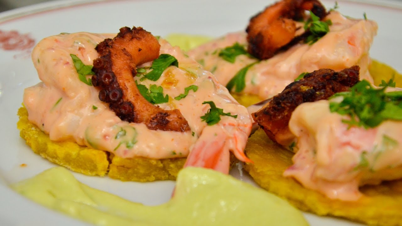 Recetas EH: Patacones con langostinos en salsa coktail y chicharrón de ...