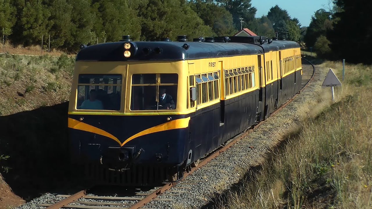 280hp Walker Rail Motor on a fine autumn morning: Australian Trains ...