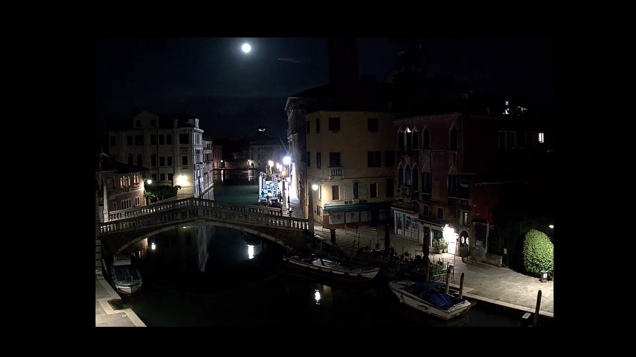 Full Moon Over Venice, Glistening Water - YouTube