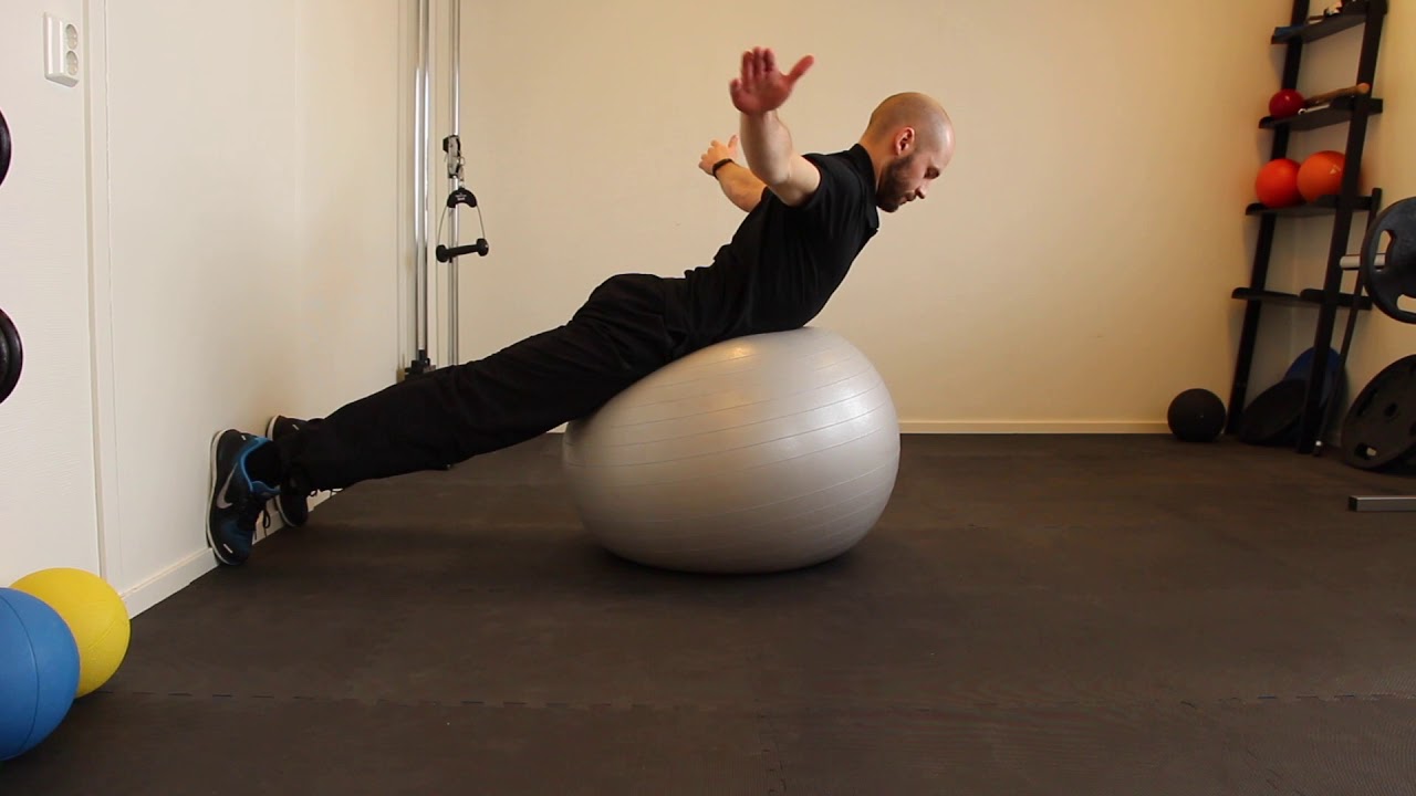 Ryggresningar på pilatesboll - YouTube