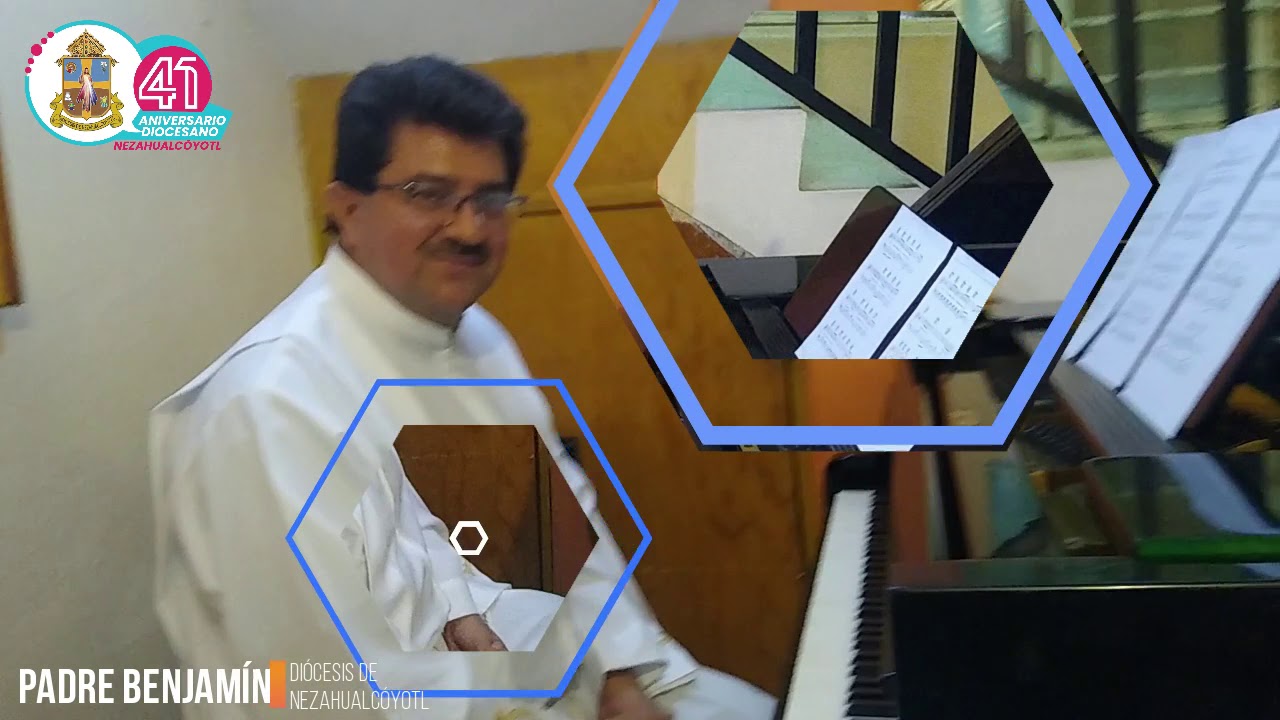 Padre Benjamín tocando el piano - YouTube
