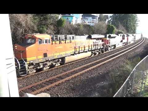 (Northbound) BNSF Mixed Freight Train passes through Saltar's Point Beach. - YouTube