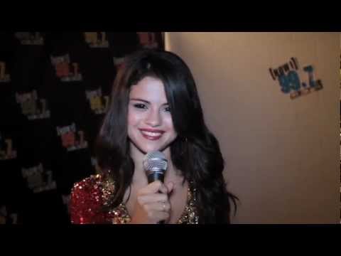 Selena Gomez Says Happy Birthday to Taylor Swift!