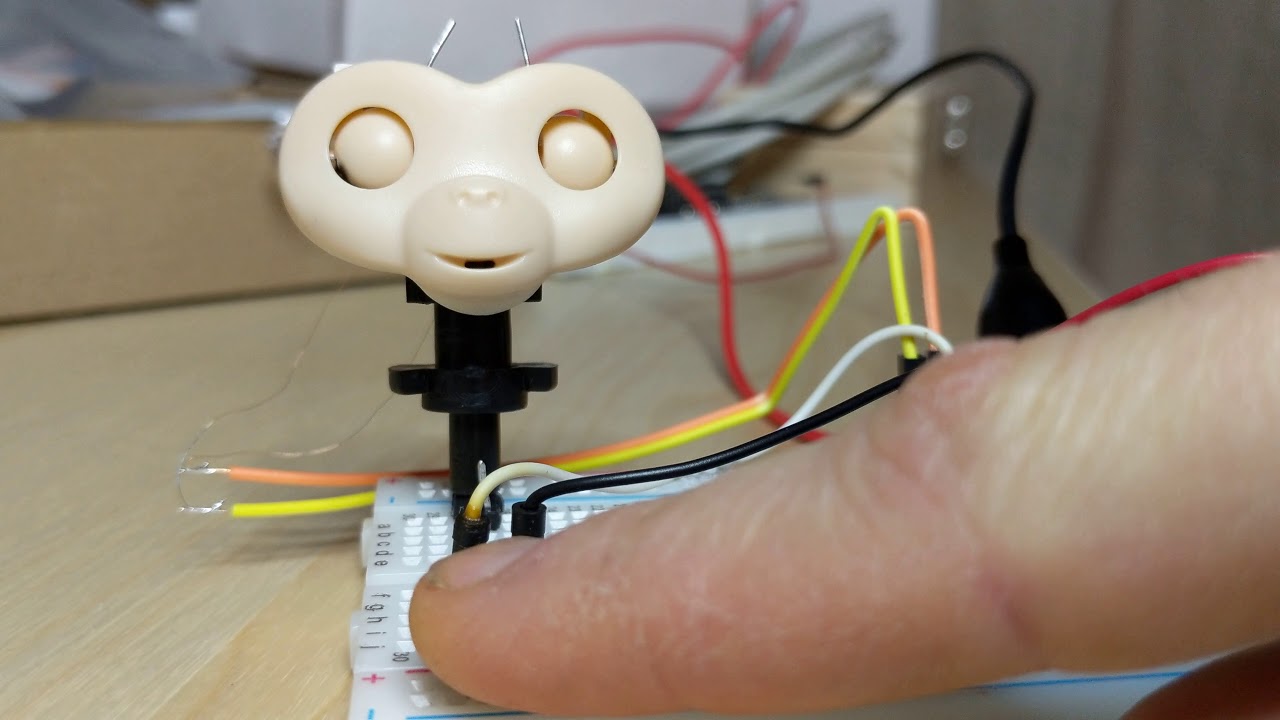 Galvanic reanimation of the eyes from a Volta pile - YouTube