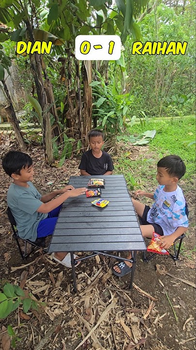 Dian dan Raihan rebutan jajanan #shorts - YouTube