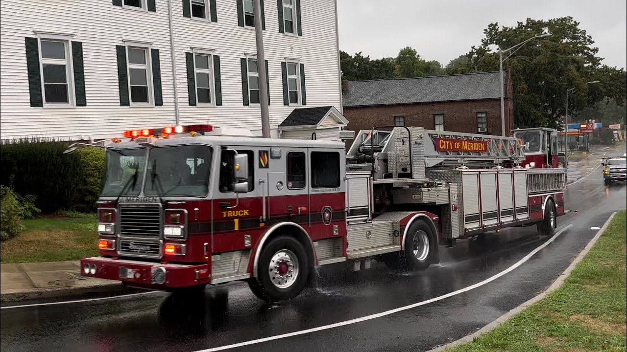 Meriden Fire Department Truck 1 responding with Q2b and Powercall ...