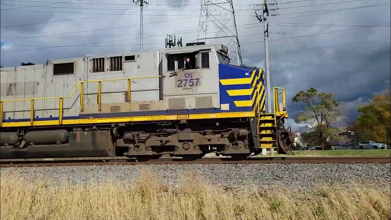 CN horn show sand train with ex Citi Rail power - YouTube