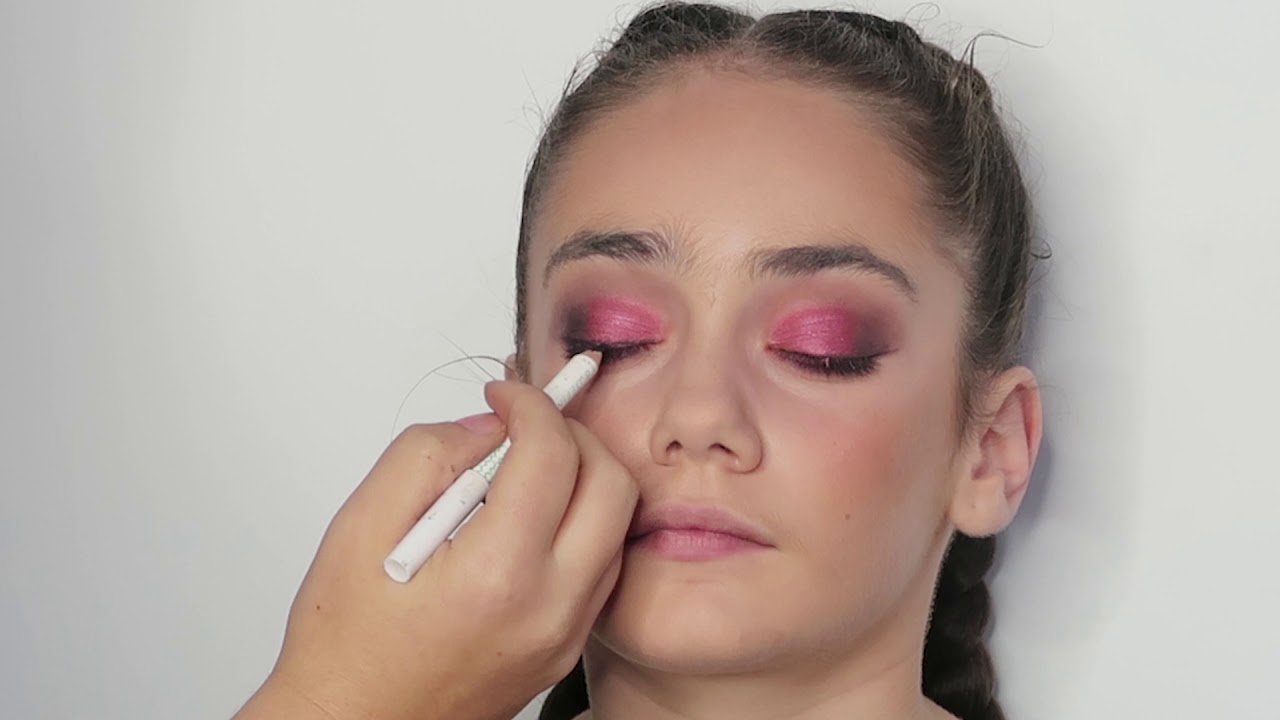 RUNWAY DANCE | Dramatic Dance Makeup Tutorial - YouTube