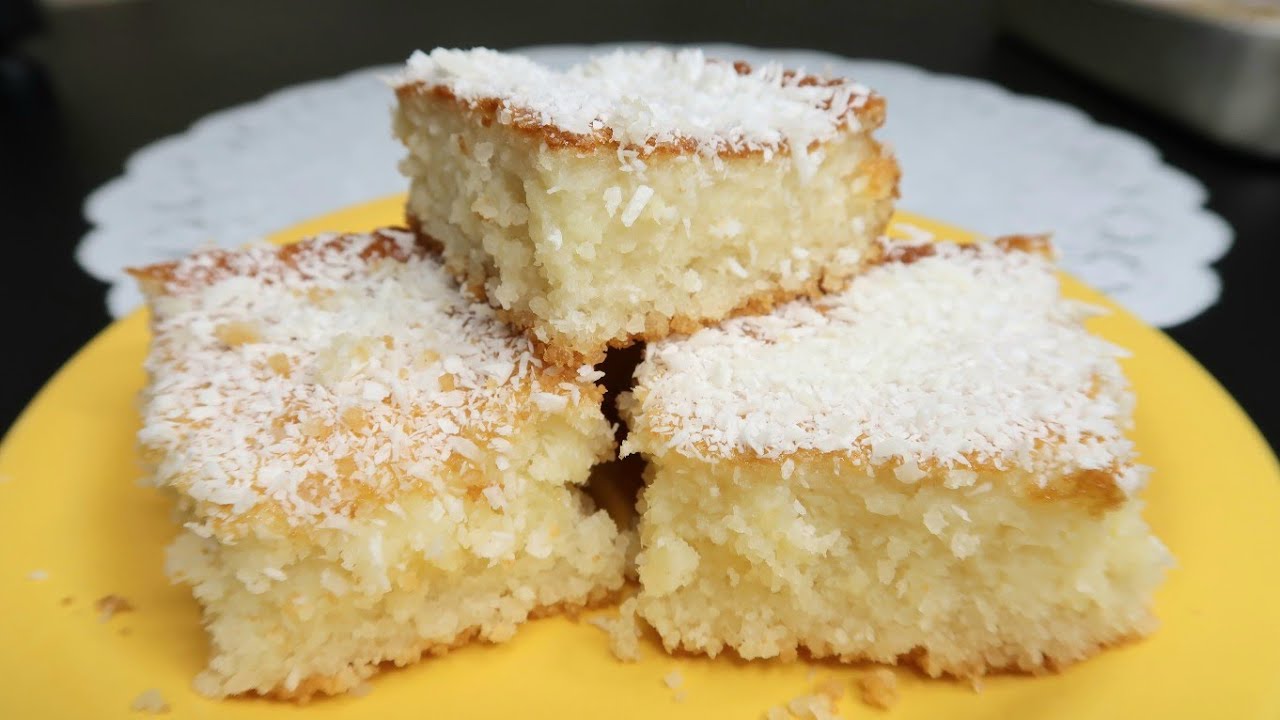 🔴 Bolo de Coco ÚMIDO e FOFINHO Sem Trigo! IMPOSSÍVEL comer só um - YouTube
