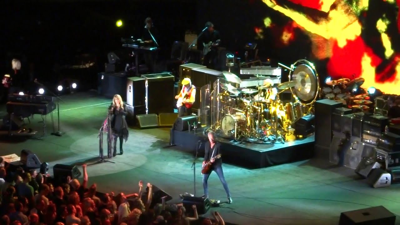 Fleetwood Mac, "Tusk" (Live @ The Forum, 4/14/2015) - YouTube