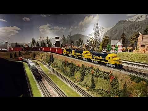 MTH Premier BNSF GP30, Santa Fe GP38-2 Mixed Freight San Diego 3-Railers 09-23 pt.2 - YouTube