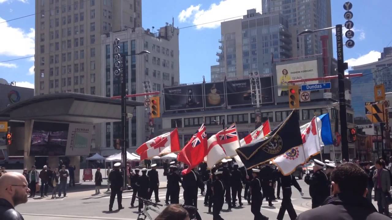 Dundas Square, Toronto #OiToronto #ViajanteCi - YouTube