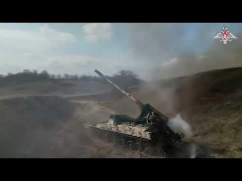 Russian 152mm Giatsint-S self-propelled artillery guns in action - YouTube