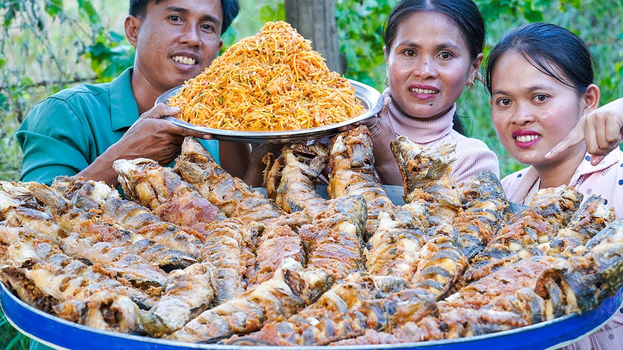 Crispy Deep Frying Big Fish For Eating with Mango Pickle Recipe ...