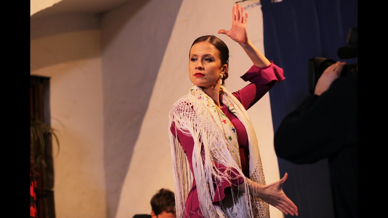 Taniec hiszpański | Tancerka flamenco Emilia Dowgiało | Hiszpania - YouTube