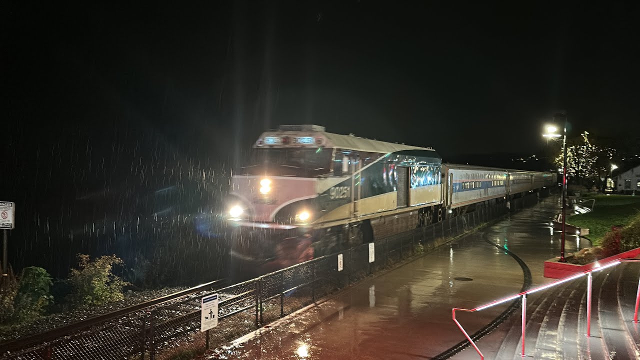 Trains BC 2023: Amtrak Cascades 519 @ White Rock Canada 17OCT23 F40PH ...