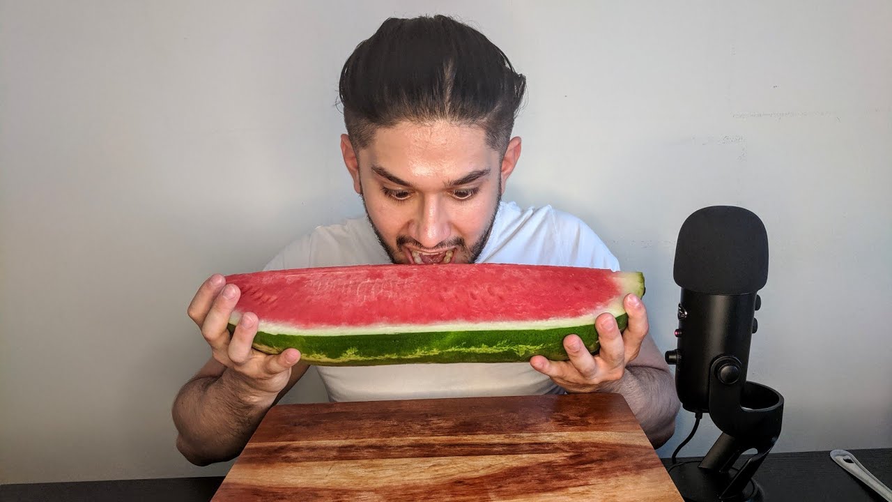 ASMR SUPER JUICY WATERMELON *LOUD EATING SOUNDS* - YouTube
