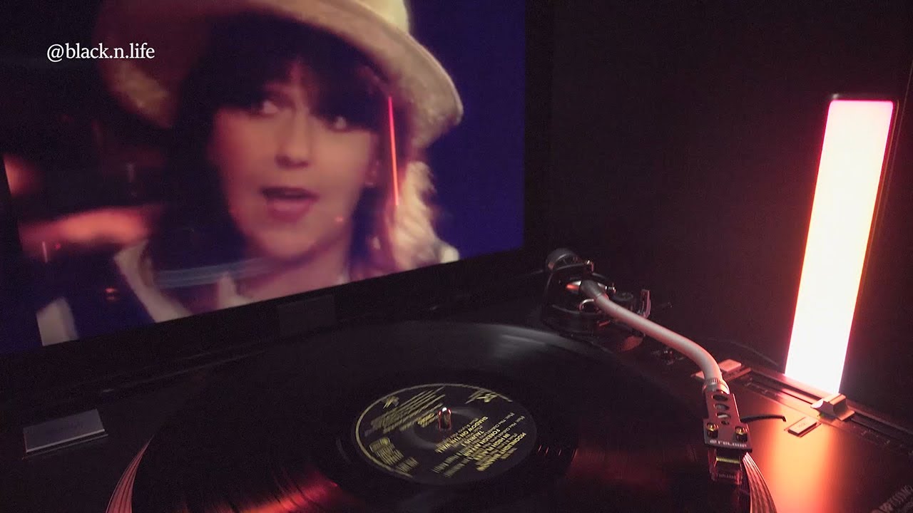 Mike Oldfield – Moonlight Shadow on vinyl - YouTube