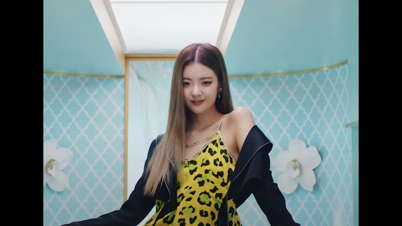 Lia said stomp stomp - YouTube