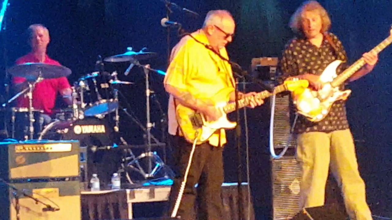 Jimmy Thackery playing the blues!!!! - YouTube