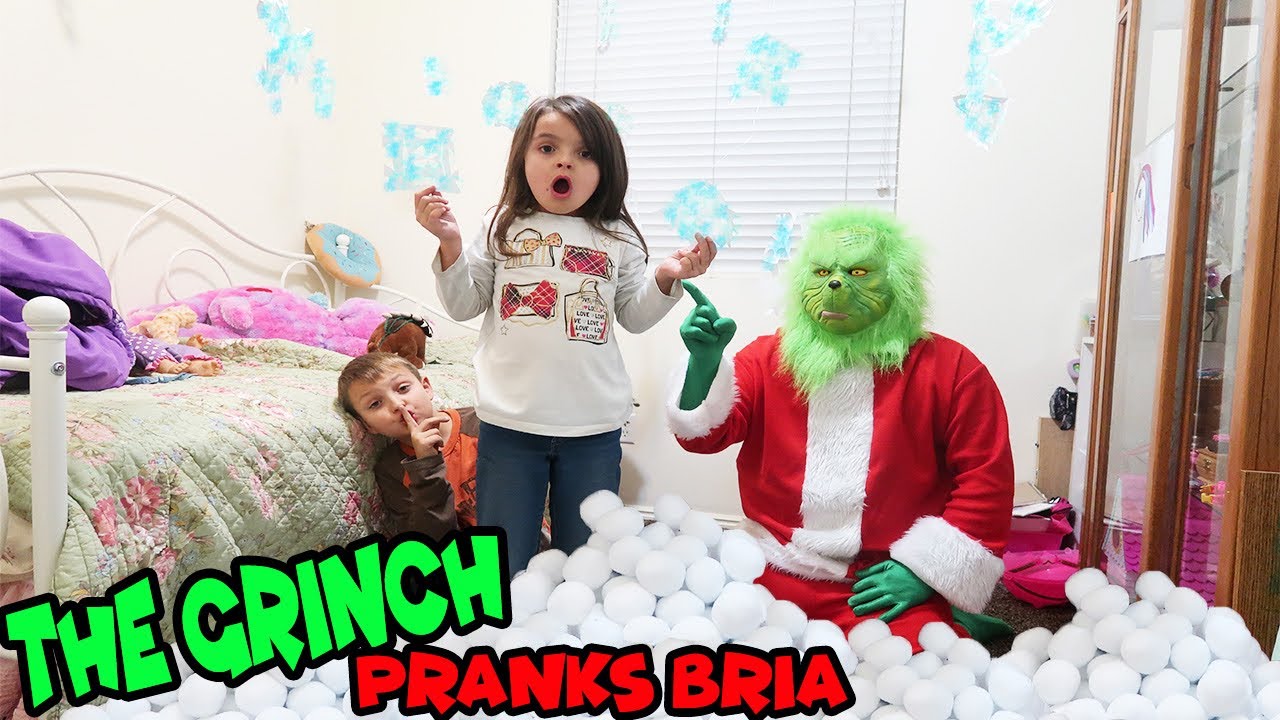 THE GRINCH PRANKS my little SISTER! - YouTube