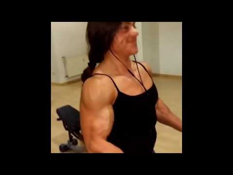 Gülüzar Tüfenk - Biceps curls - 88 lbs (40 kg)