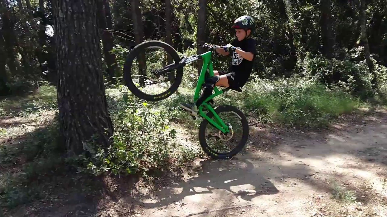 Castle FOX- SESSION CONFINEMENT DE VTT - YouTube