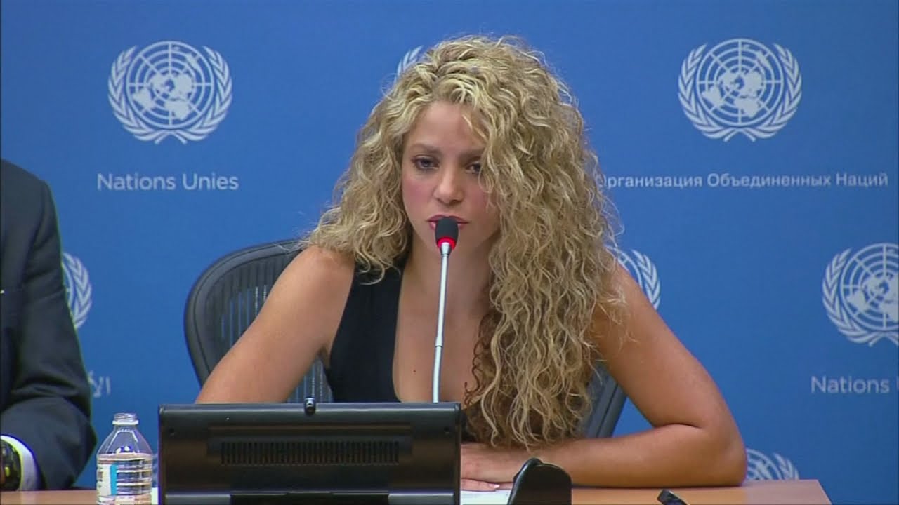 Shakira highlights plight of refugees at UNICEF conference - YouTube