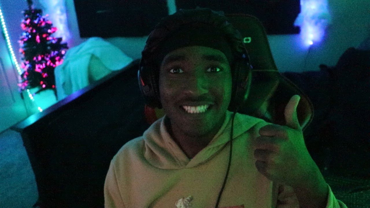 PLAYING MINECRAFT LIVE - YouTube