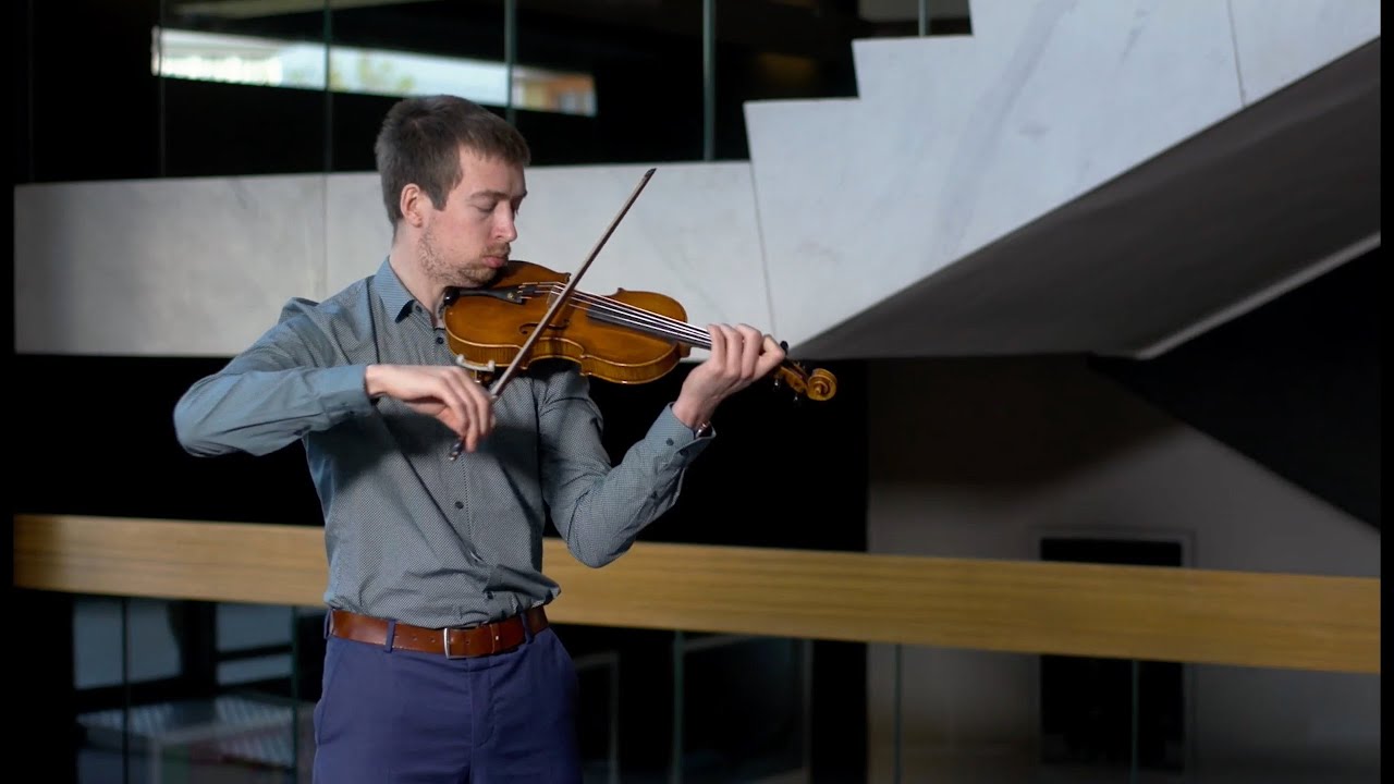 Daniel Tauber spielt Bach - YouTube