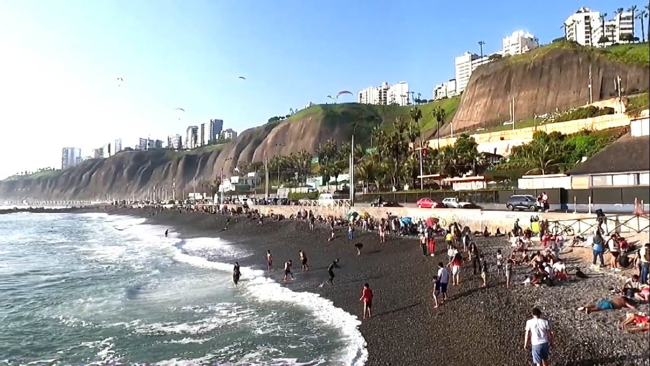 ASÍ está LA PLAYA DE LIMA COSTA VERDE PERÚ - YouTube