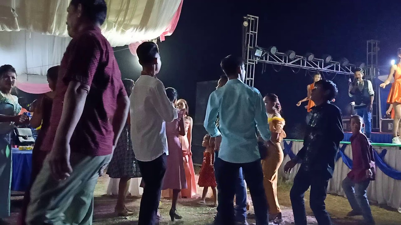 ក្បាច់រាំឡូយៗ ប្លែកៗ សប្បាយៗ ម្នាក់មួយបែប Individual free dancing style ...