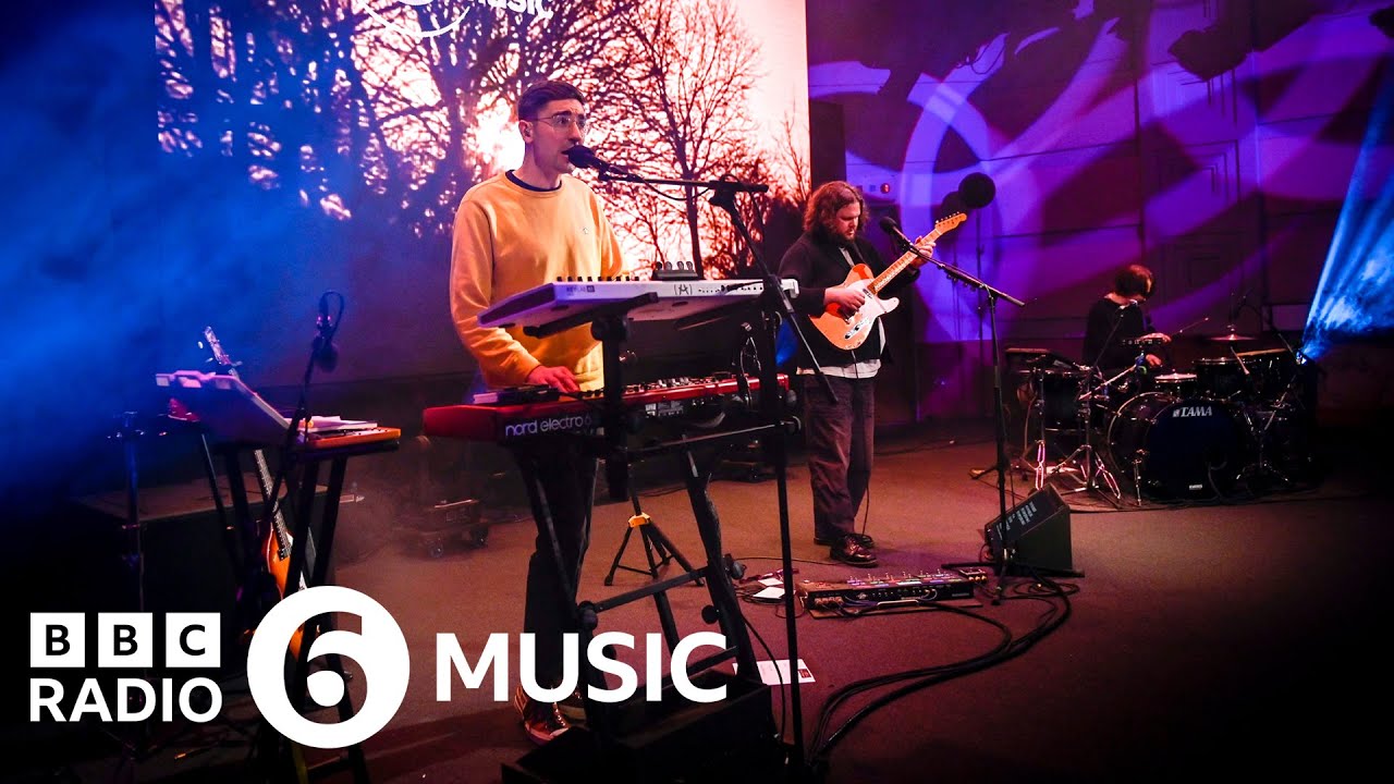 Alt-J - Everything Goes My Way (Metronomy cover) - YouTube