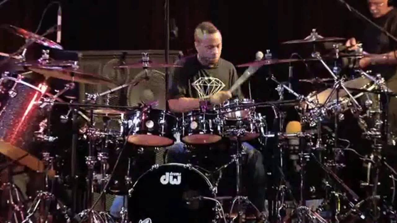 Tony Royster jr drum solo - YouTube