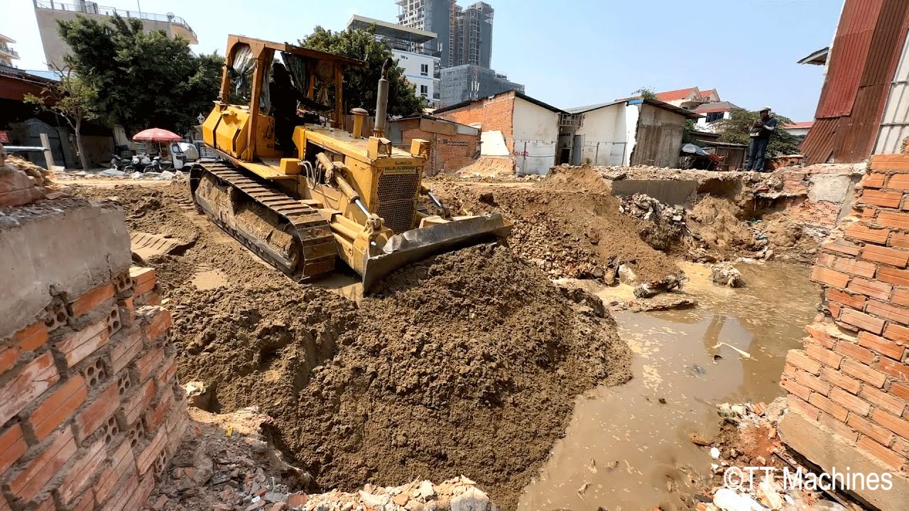 Wonderful Project Bulldozer KOMATSU Bulldozer Moving Sand Building Side ...