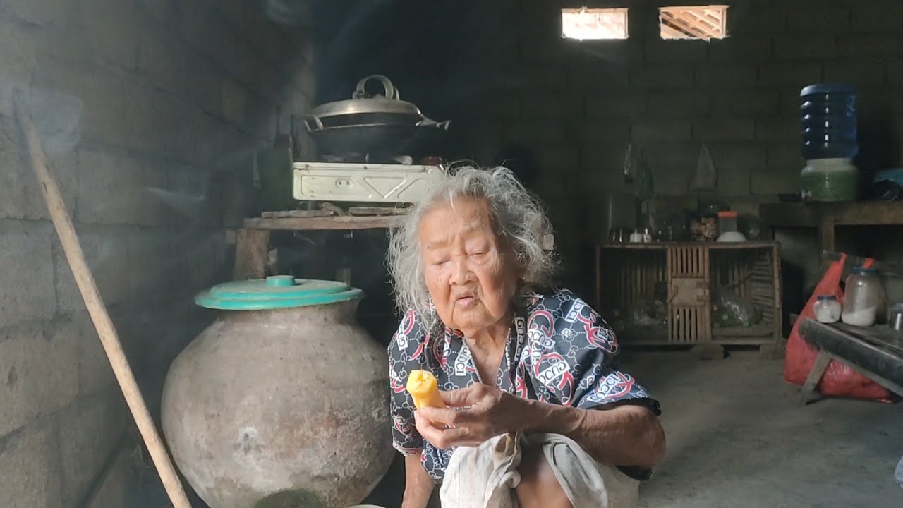 siang siang enaknya makan uwi, singkong dan mbote rebus - YouTube